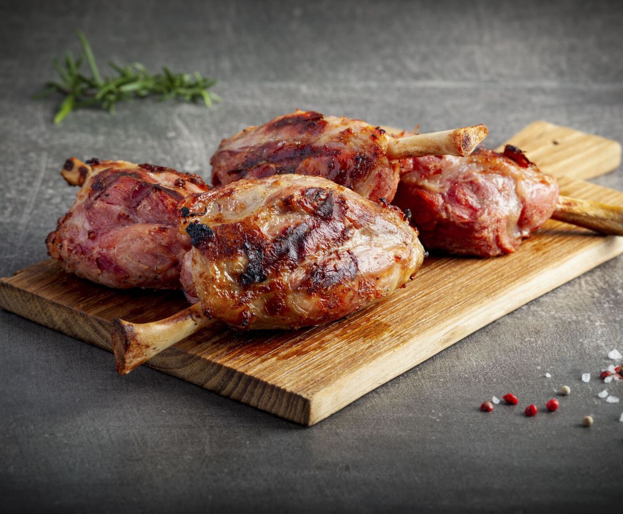 Niederrheinische Duroc Mini-Haxen vorgegart online kaufen | Don Carne