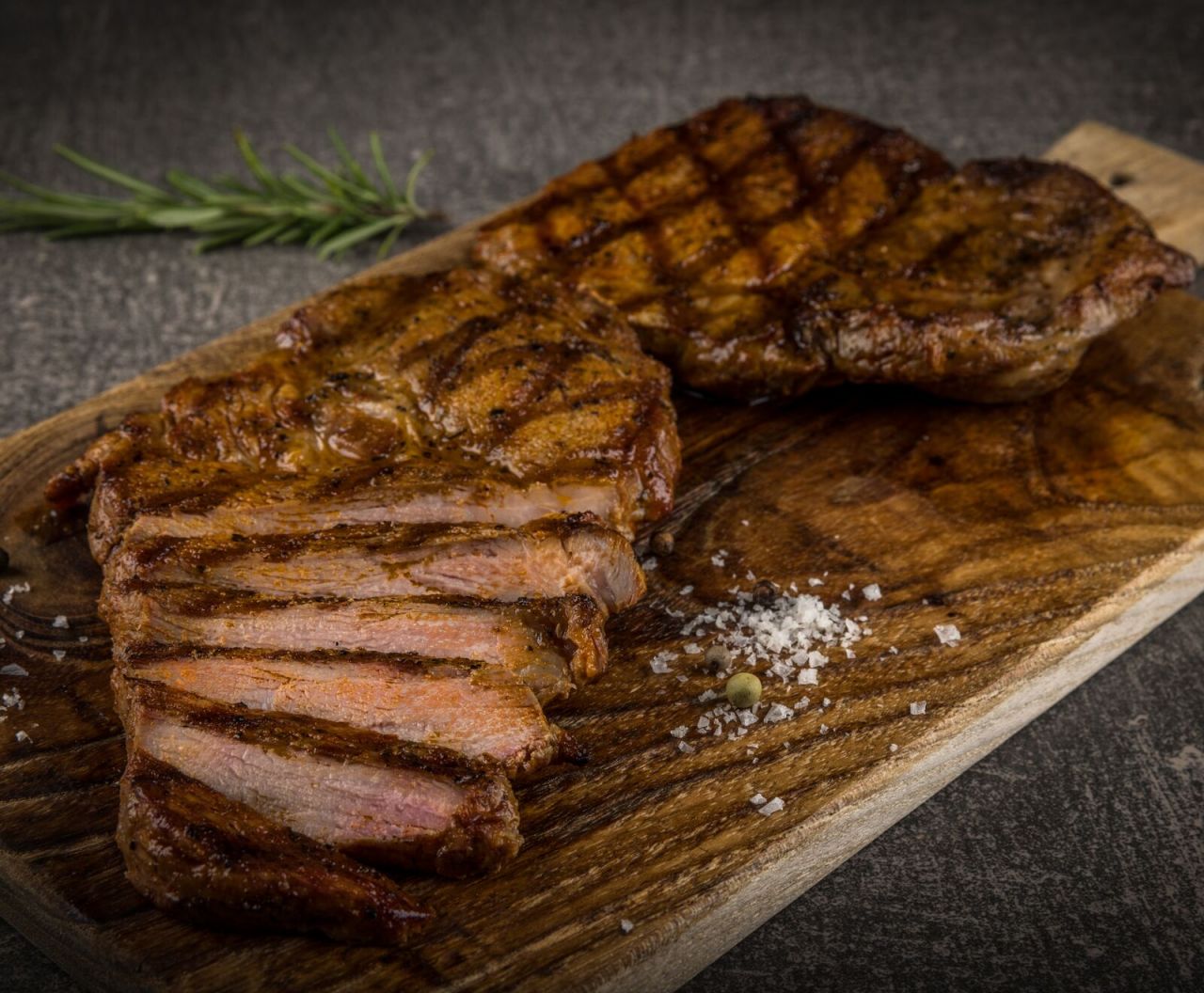 Niederrh. Duroc Nackensteaks mariniert online kaufen | Don Carne